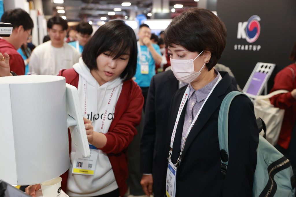 중기부 이영 장관, CES 2023 참여.. “K-스타트업 글로벌 진출 교두보 마련" - 와우테일